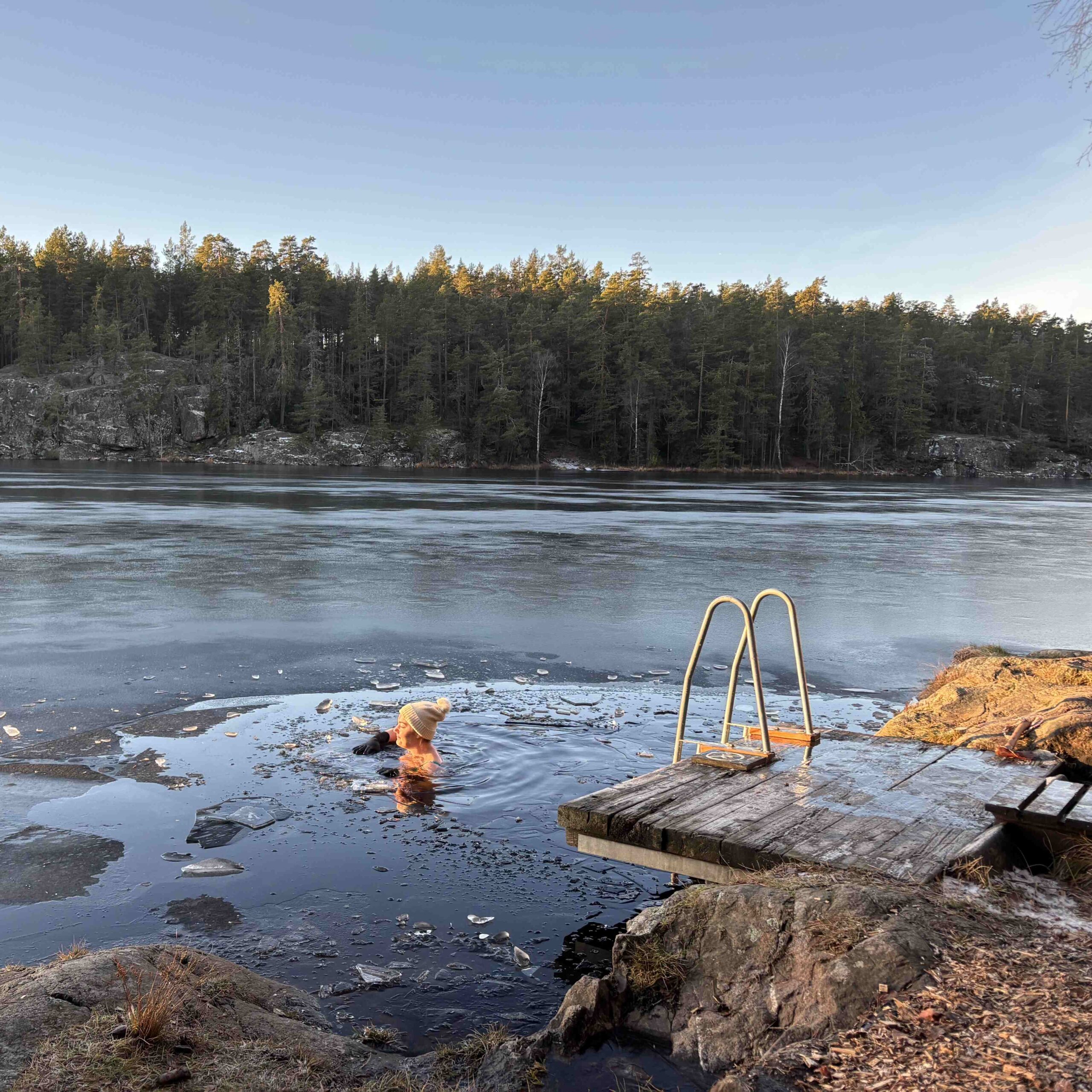 Vinterbad i Stockholm - Basta och bada i isvak - Äventyrsbanan